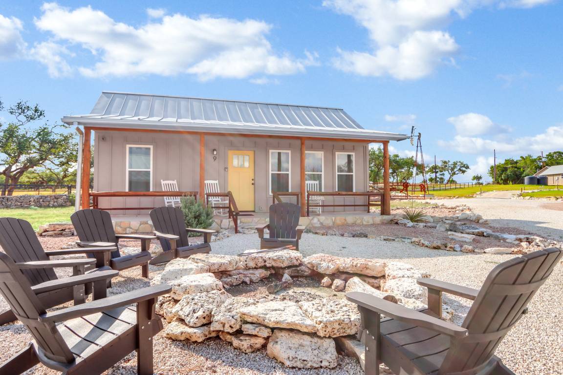 57 M² Cabin ∙ 2 Bedrooms ∙ 5 Guests - Driftwood, TX