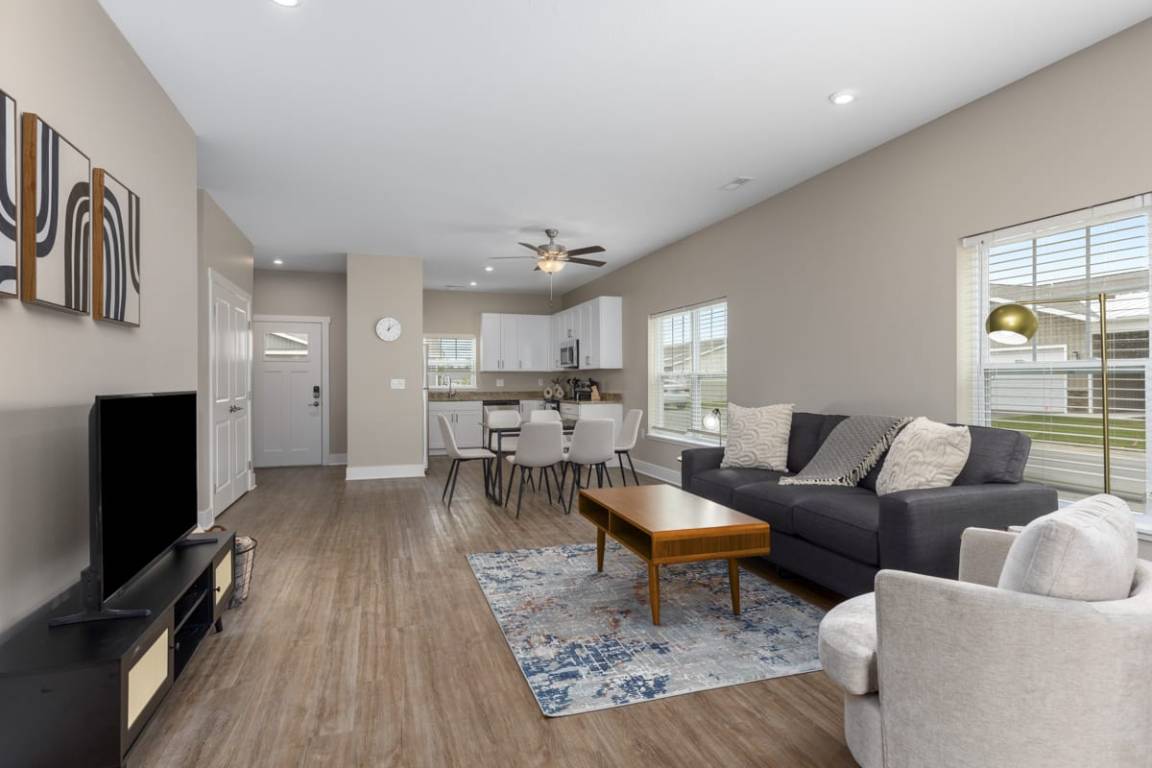 125 M² Apartment ∙ 2 Bedrooms ∙ 6 Guests - Wyoming, MI