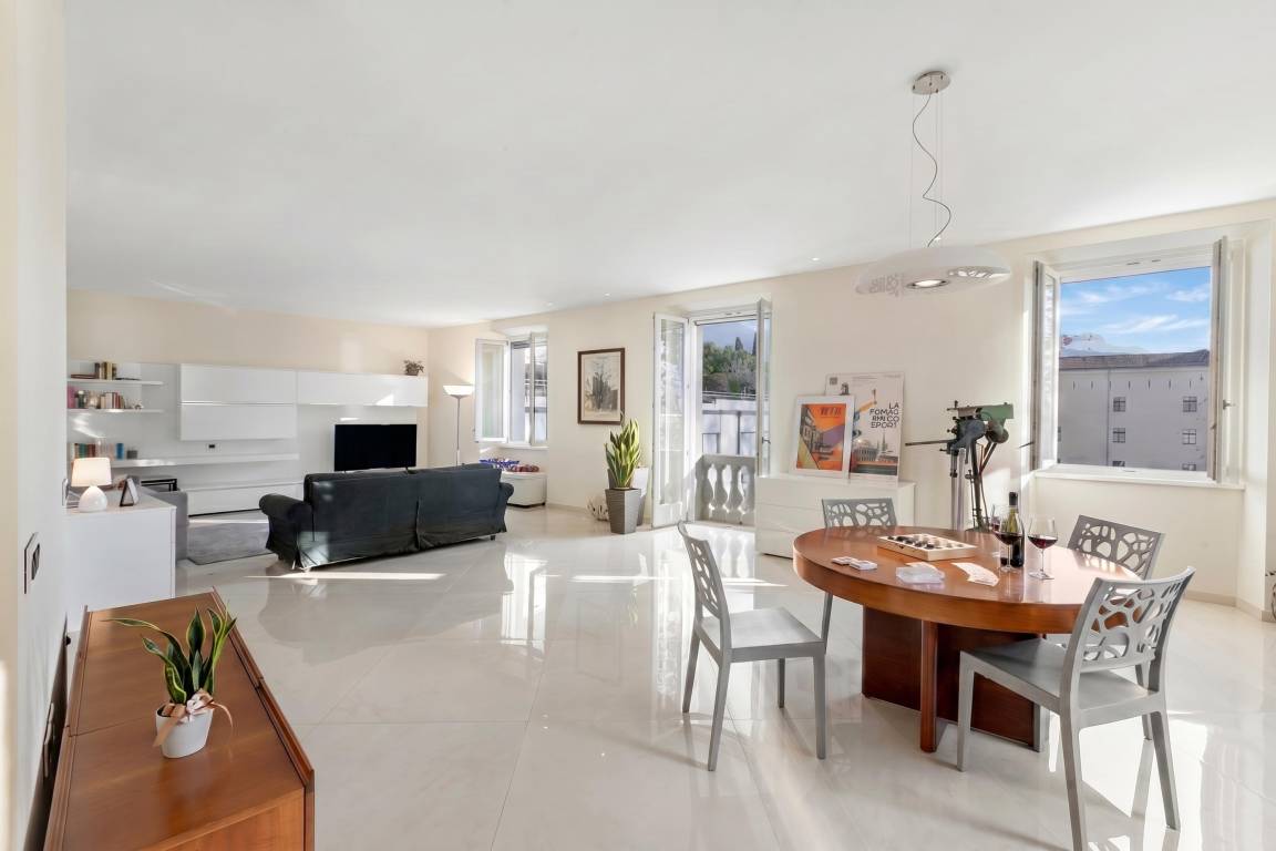 240 M² Apartment ∙ 2 Bedrooms ∙ 4 Guests - Riva del Garda