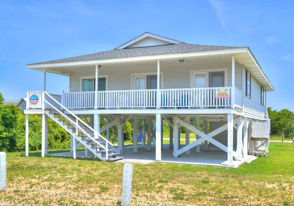 House ∙ 4 Bedrooms ∙ 9 Guests - Oak Island, NC