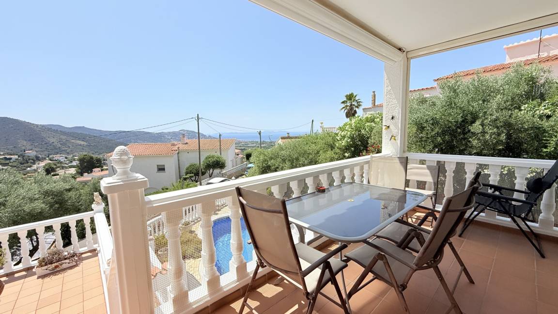 110 M² Villa ∙ 3 Bedrooms ∙ 5 Guests - Roses