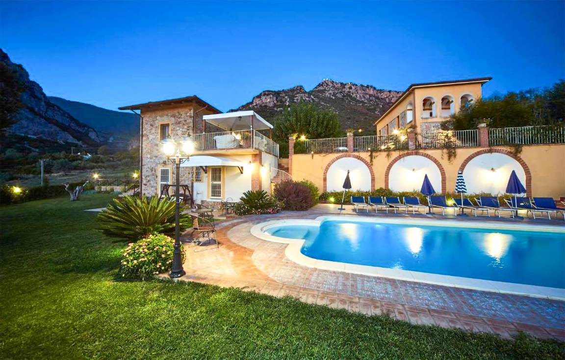 300 M² Huis ∙ 5 Slaapkamers ∙ 20 Gasten - Paestum