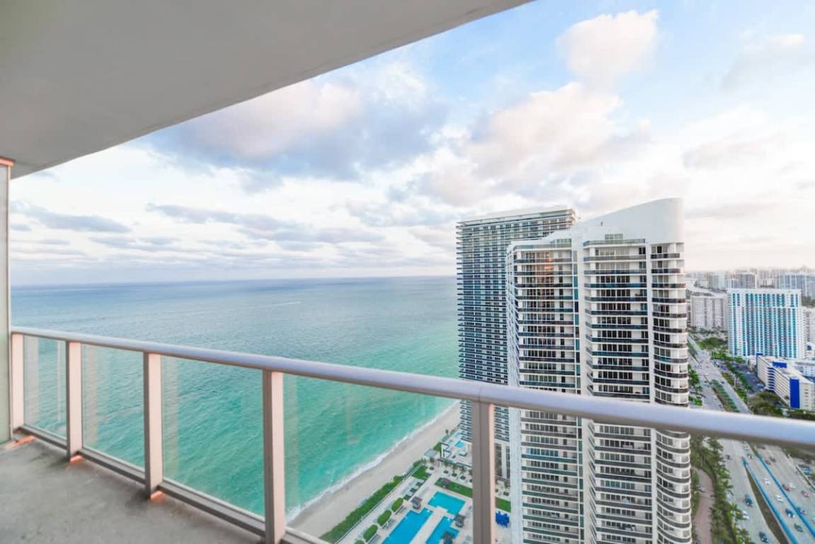 74 M² Apartment ∙ 1 Bedroom ∙ 4 Guests - Hallandale Beach, FL