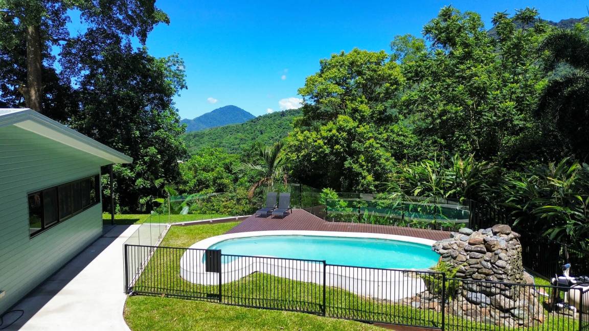 Apartment ∙ 4 Bedrooms ∙ 9 Guests - Cairns