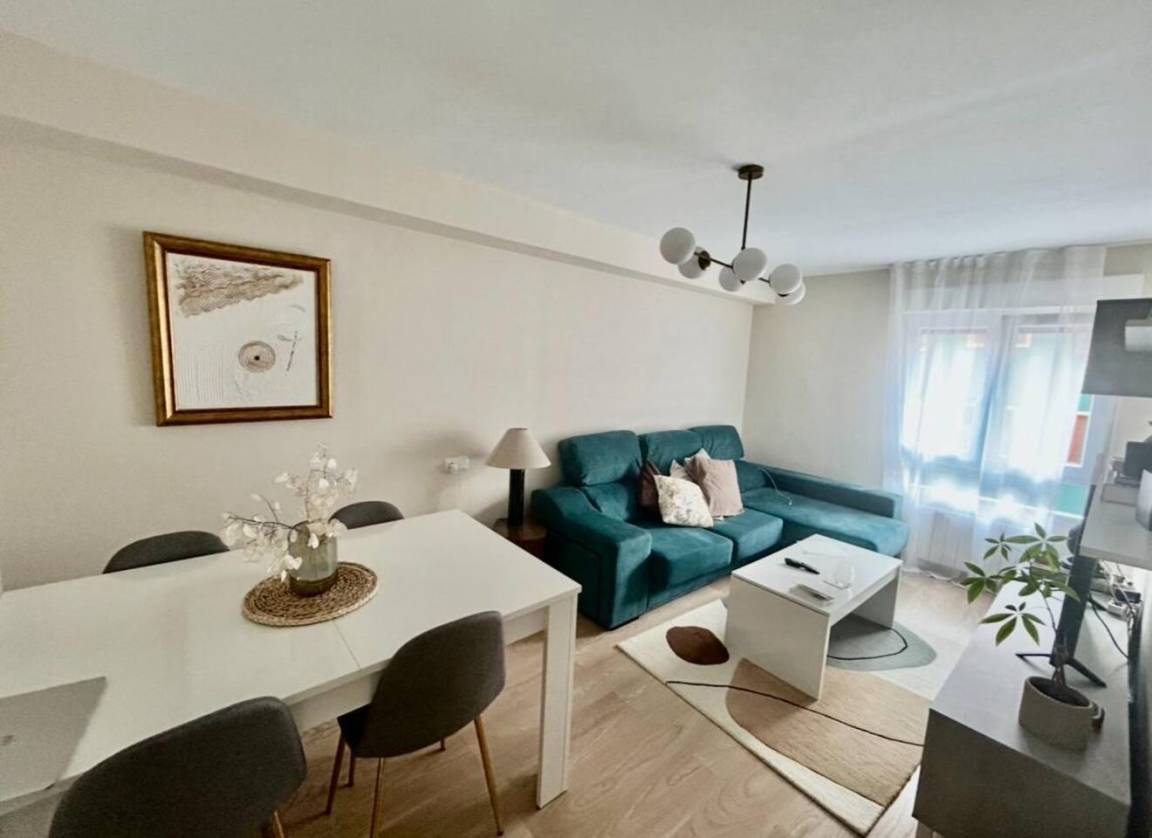 79 M² Apartamento ∙ 3 Habitaciones ∙ 6 Huéspedes - Gijón