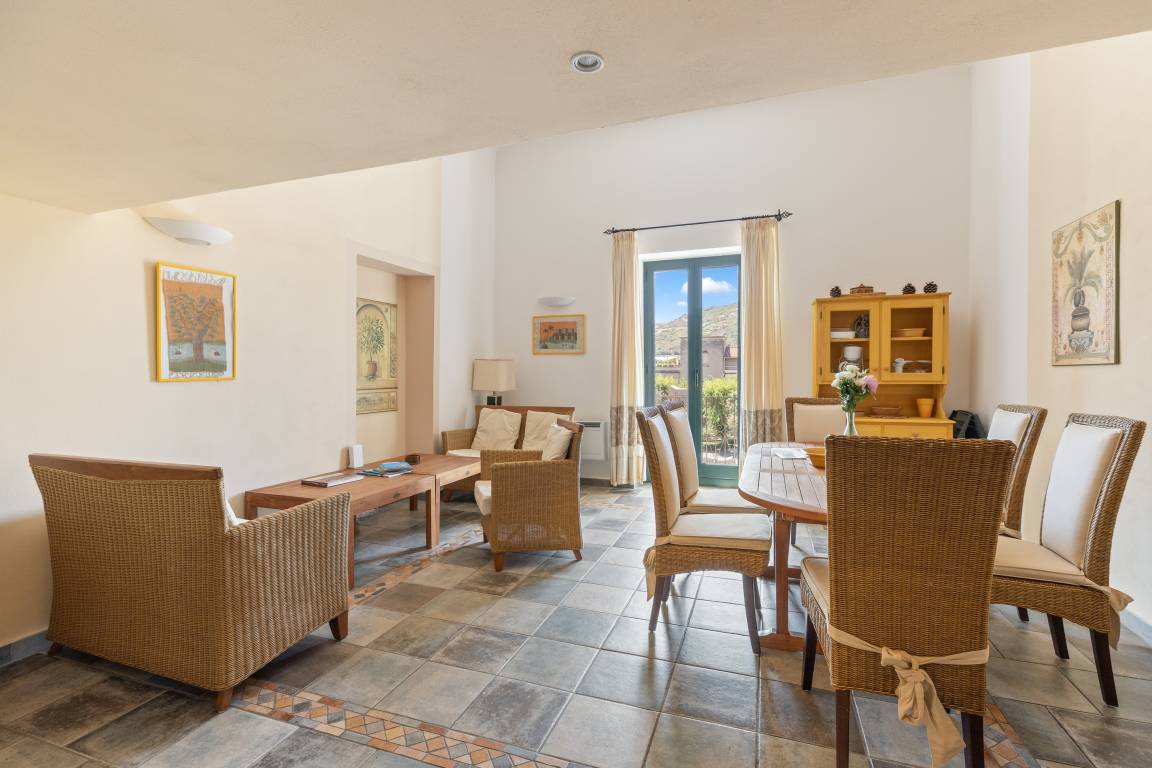 80 M² Ferienwohnung ∙ 2 Schlafzimmer ∙ 6 Gäste - Bosa