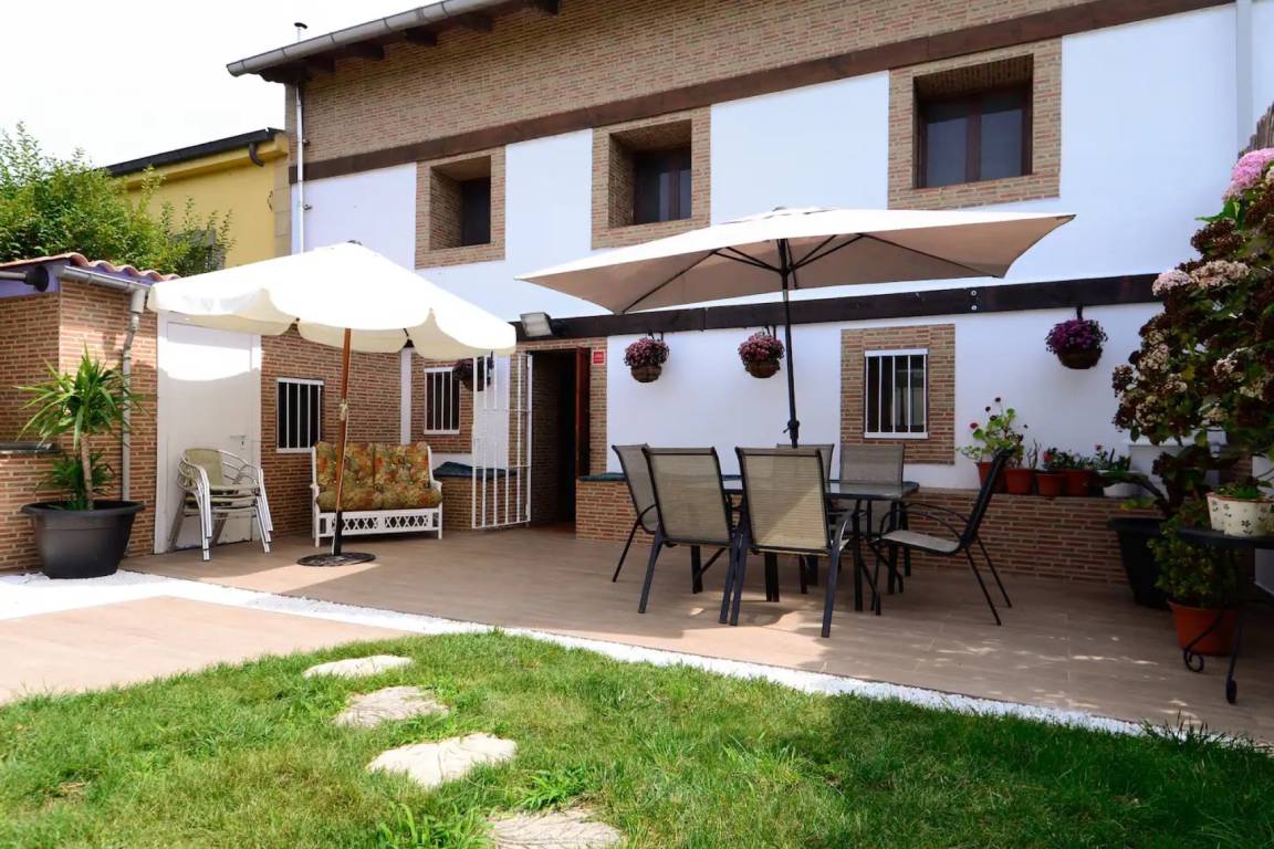 270 M² House ∙ 6 Bedrooms ∙ 13 Guests - Isla