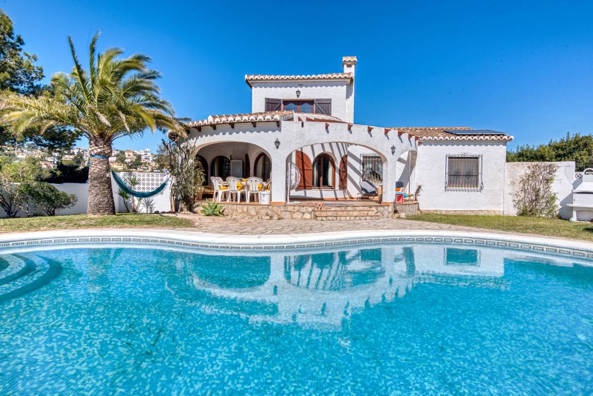 200 M² Villa ∙ 4 Bedrooms ∙ 8 Guests - Moraira