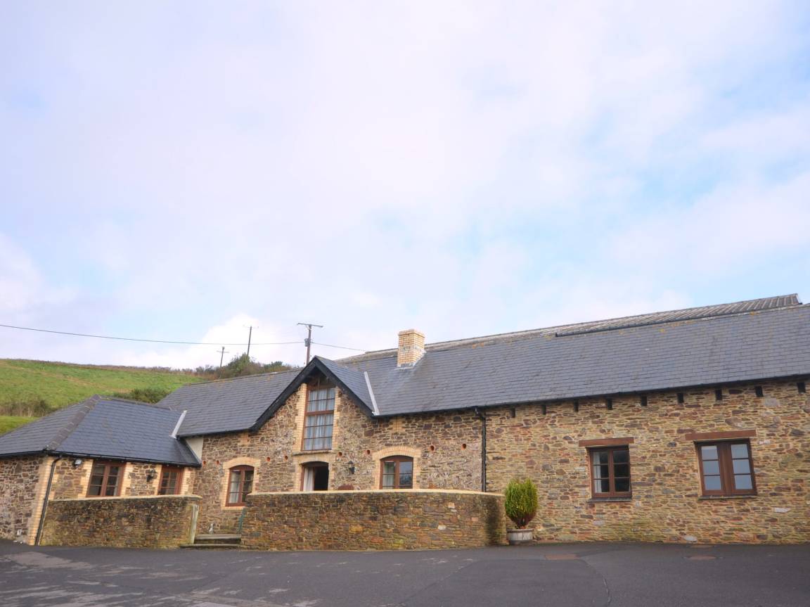 Cottage ∙ 3 Bedrooms ∙ 6 Guests - Plymouth