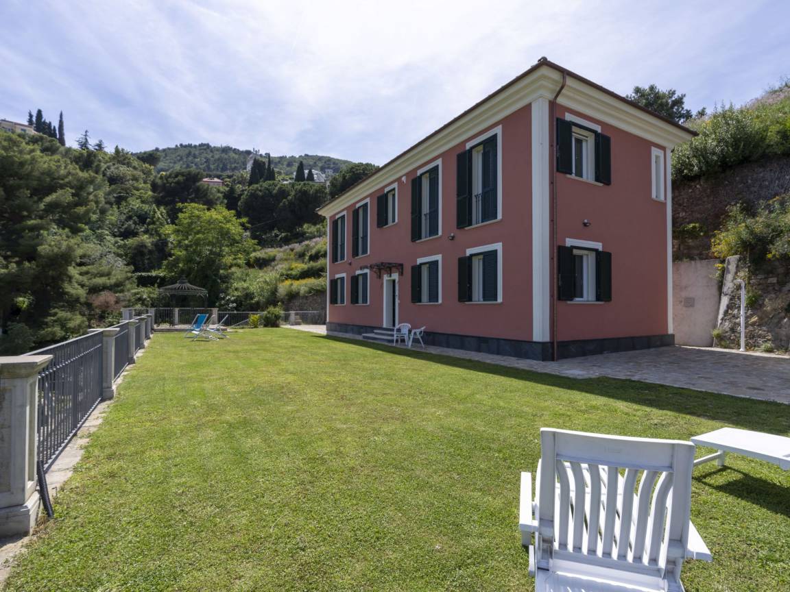 180 M² Villa ∙ 1 Chambre ∙ 8 Personnes - Alassio