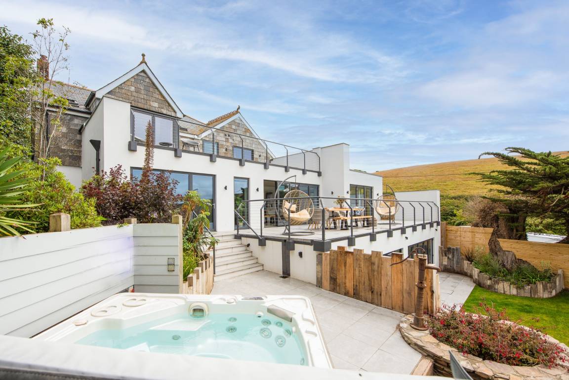Cottage ∙ 5 Bedrooms ∙ 14 Guests - Mawgan Porth