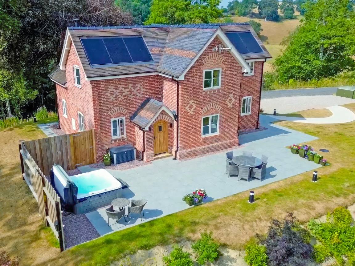 Cottage ∙ 4 Bedrooms ∙ 8 Guests - Welshpool