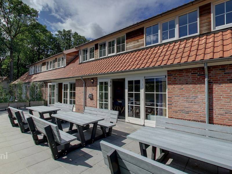 Huis ∙ 9 Slaapkamers ∙ 18 Gasten - Almelo