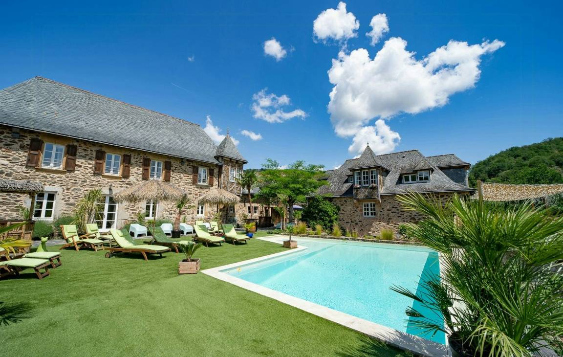 1500 M² House ∙ 11 Bedrooms ∙ 28 Guests - Najac