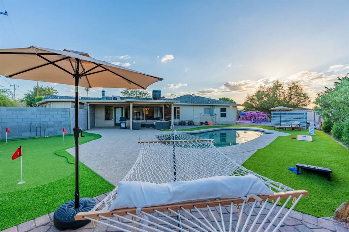 Apartment ∙ 4 Bedrooms ∙ 14 Guests - Phoenix, AZ
