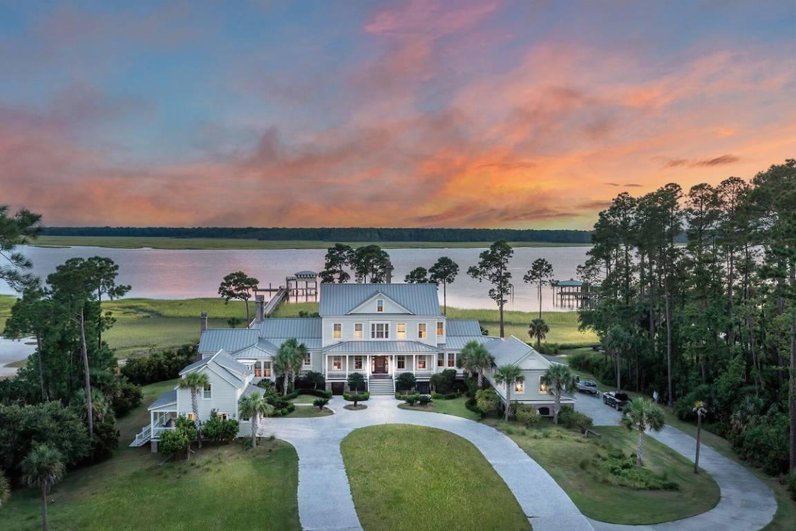 Accommodation ∙ 5 Bedrooms ∙ 28 Guests - Beaufort, SC
