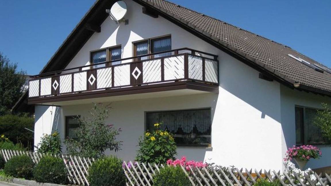 77 M² Ferienwohnung ∙ 2 Schlafzimmer ∙ 5 Gäste - Hüfingen