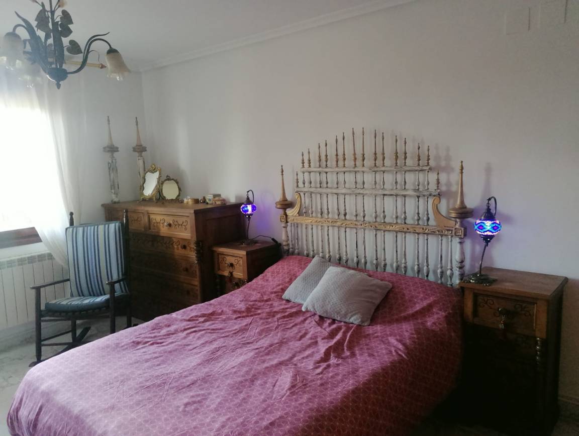 240 M² Chalet ∙ 4 Habitaciones ∙ 8 Huéspedes - La Rioja, España