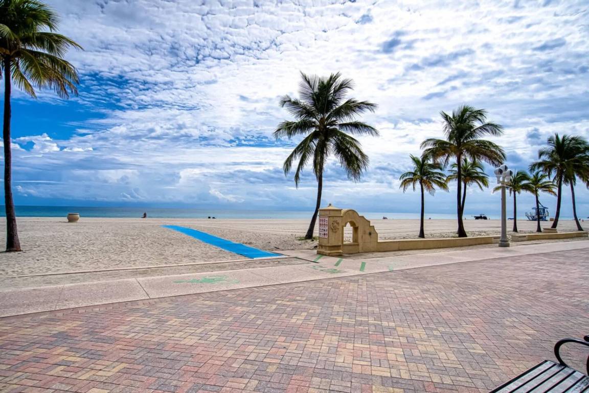 Apartment ∙ 1 Bedroom ∙ 4 Guests - Hollywood Beach, Hollywood