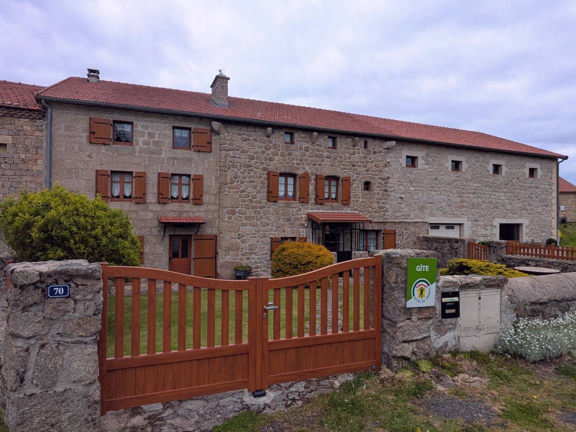 140 M² Cottage ∙ 4 Chambres ∙ 8 Personnes - Haute-Loire