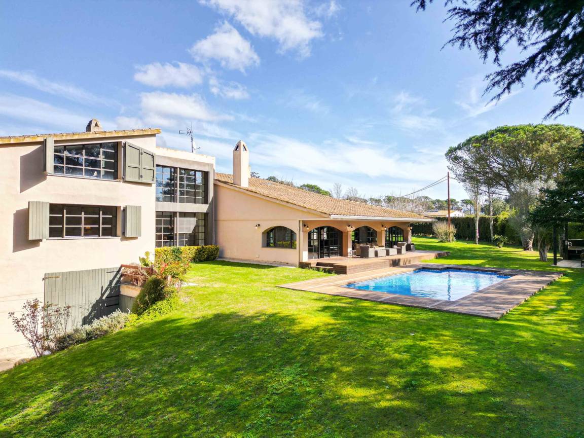4000 M² Villa ∙ 7 Bedrooms ∙ 15 Guests - Blanes