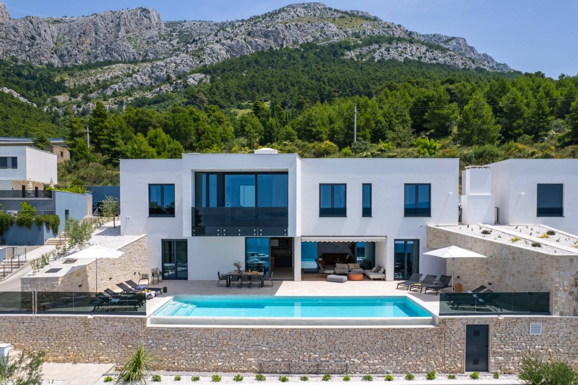 Villa ∙ 5 Schlafzimmer ∙ 10 Gäste - Omiš