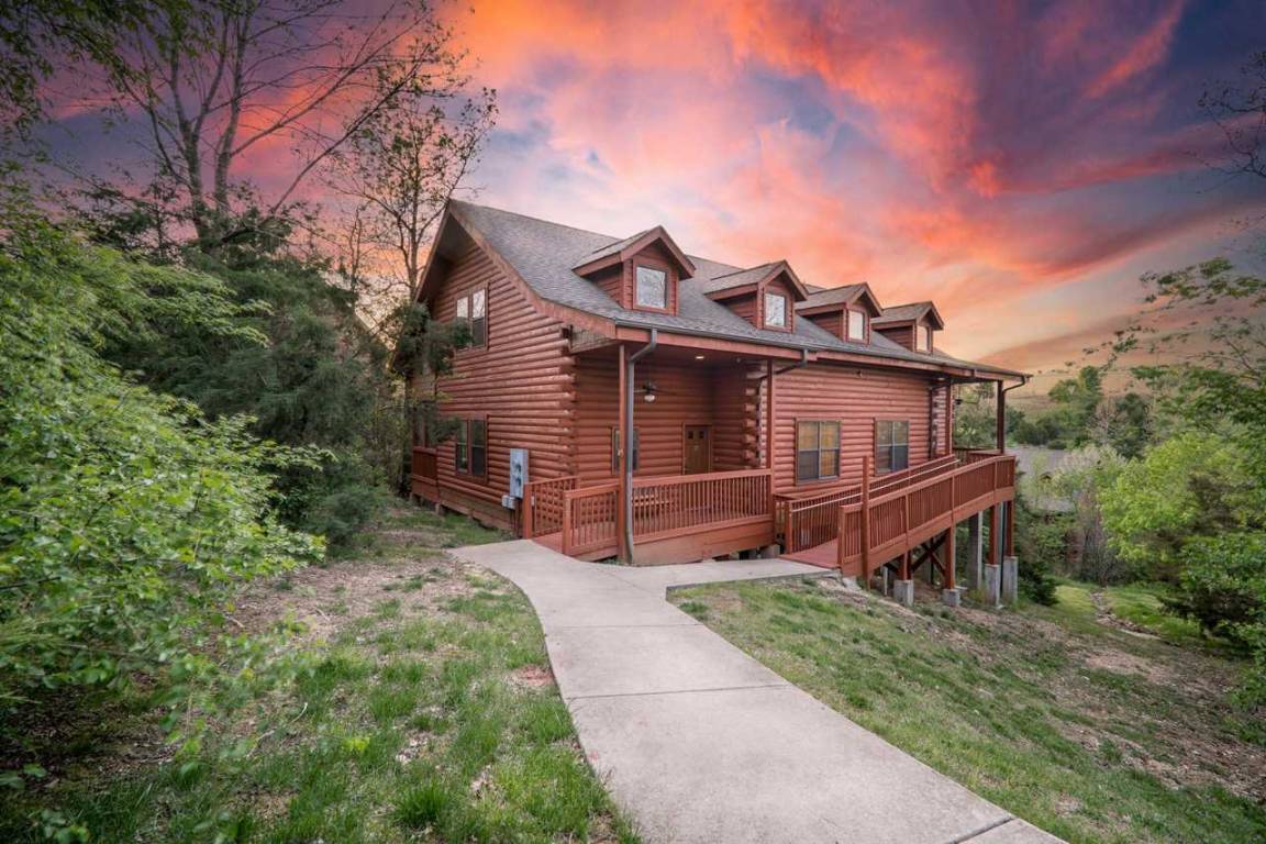 Cabin ∙ 5 Bedrooms ∙ 14 Guests - Branson, MO