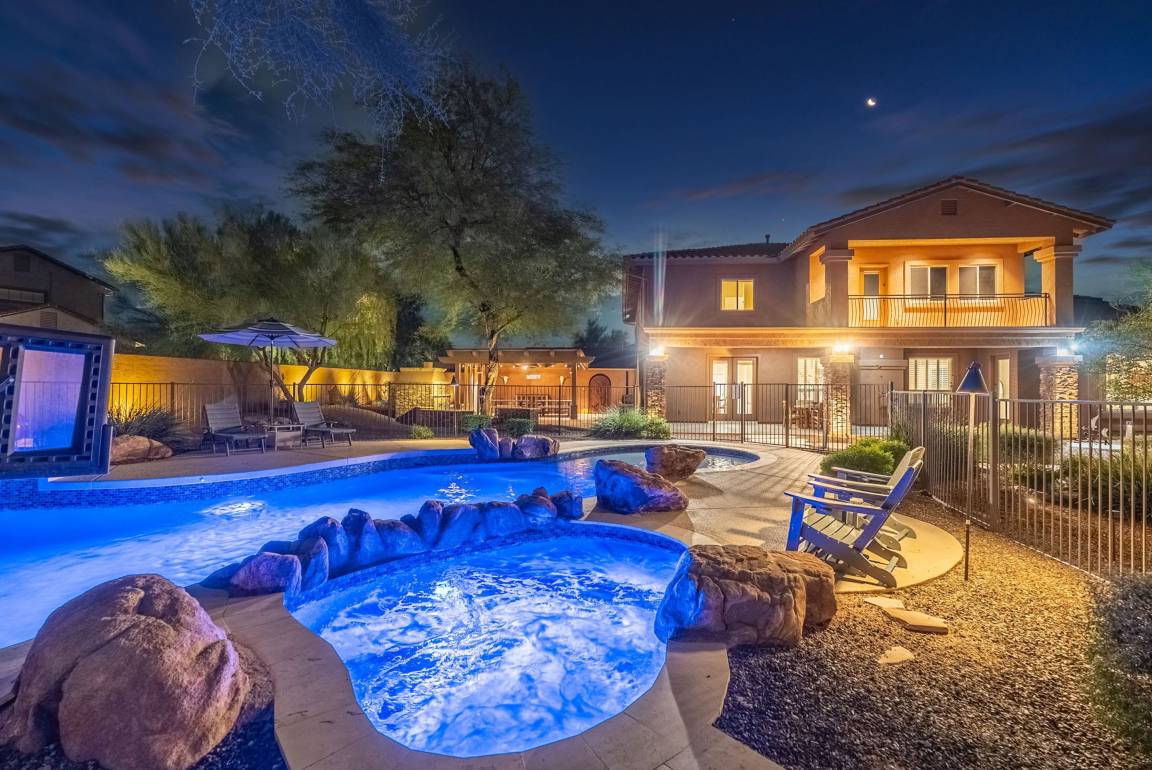 Apartment ∙ 6 Bedrooms ∙ 14 Guests - Cave Creek, AZ