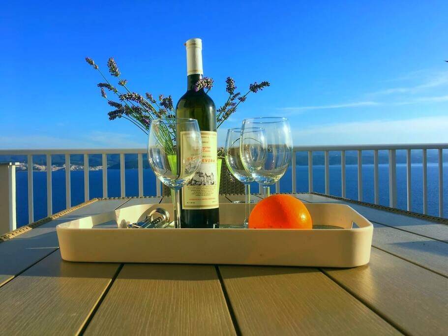 100 M² Apartment ∙ 3 Bedrooms ∙ 5 Guests - Brač