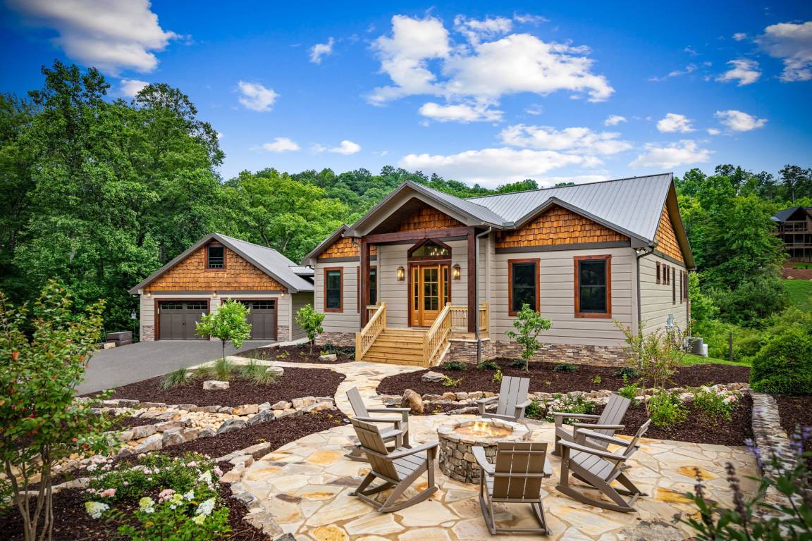 House ∙ 4 Bedrooms ∙ 10 Guests - Blue Ridge, GA