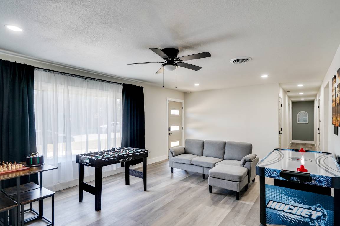 241 M² Talo ∙ 4 Makuuhuonetta ∙ 9 Vierasta - Midland, TX
