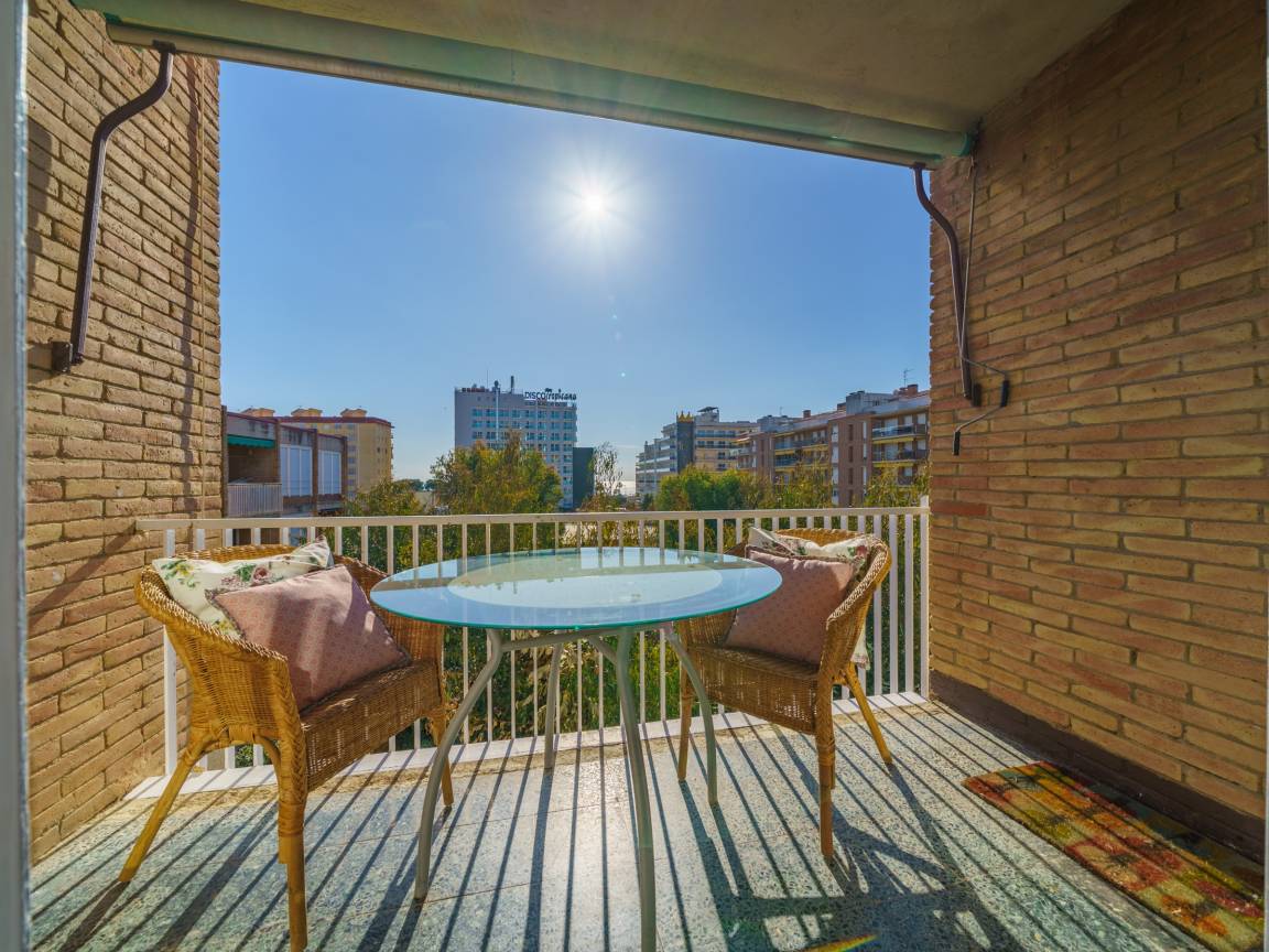 68 M² Apartamento ∙ 4 Habitaciones ∙ 5 Huéspedes - Malgrat de Mar