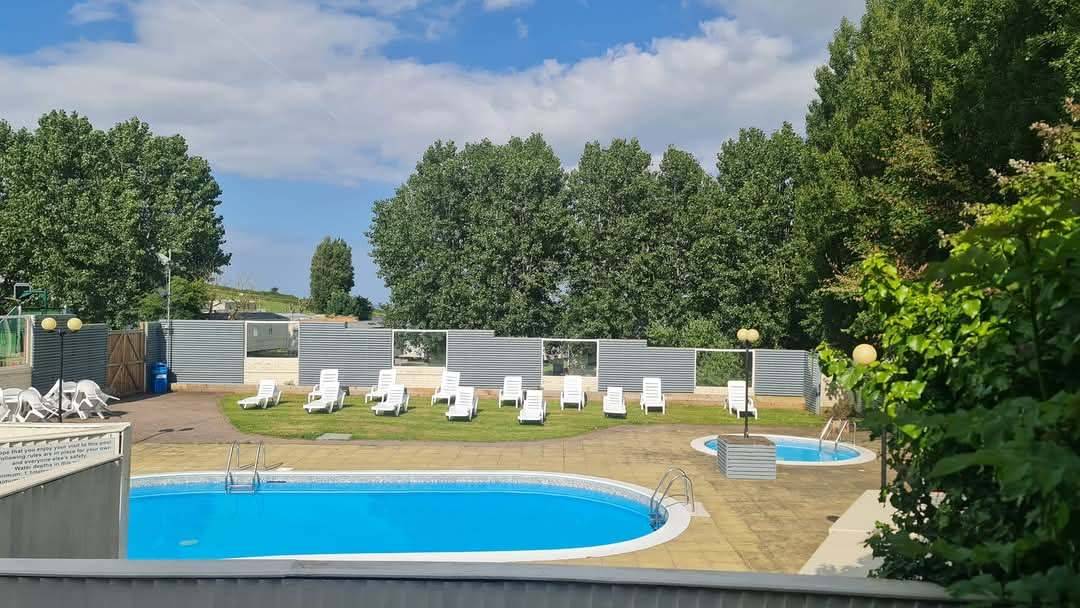 70 M² Cabin ∙ 3 Bedrooms ∙ 6 Guests - Isle of Sheppey