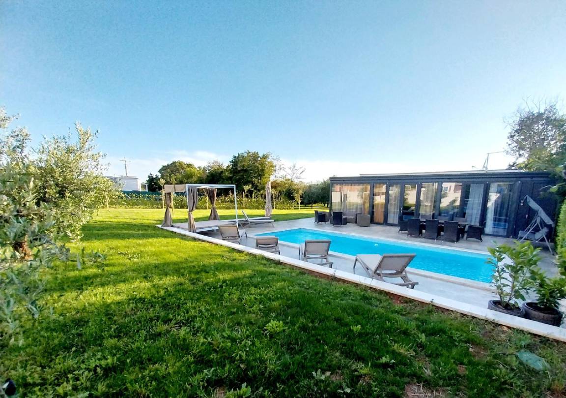 145 M² Ferienhaus ∙ 4 Schlafzimmer ∙ 11 Gäste - Pula