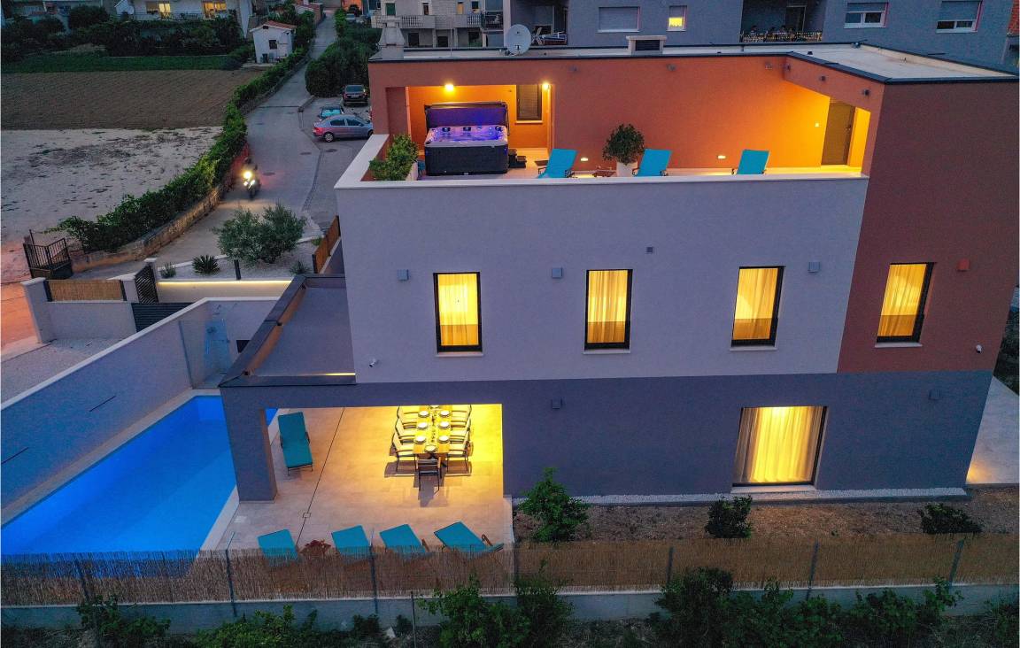 230 M² Huis ∙ 4 Slaapkamers ∙ 8 Gasten - Trogir