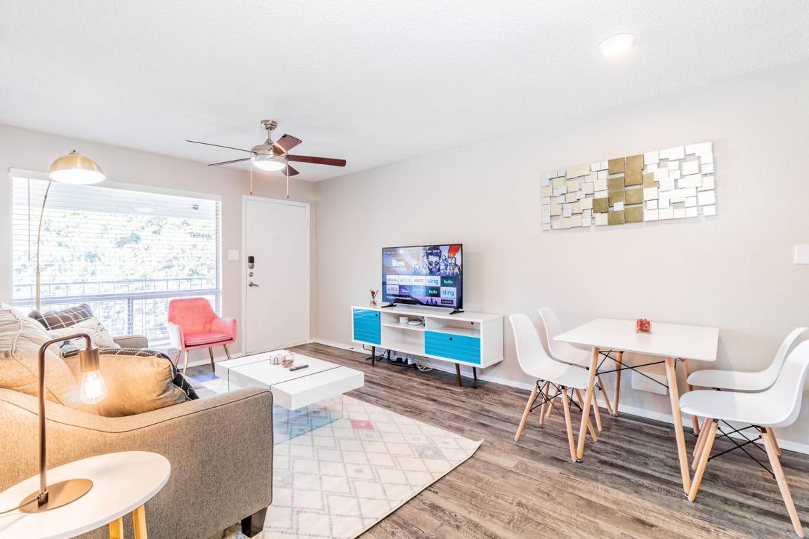 Apartment ∙ 1 Bedroom ∙ 5 Guests - Shady Hollow Drive – Austin