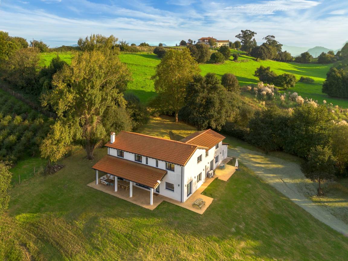 300 M² Vivenda ∙ 8 Quartos ∙ 16 Hóspedes - Santander