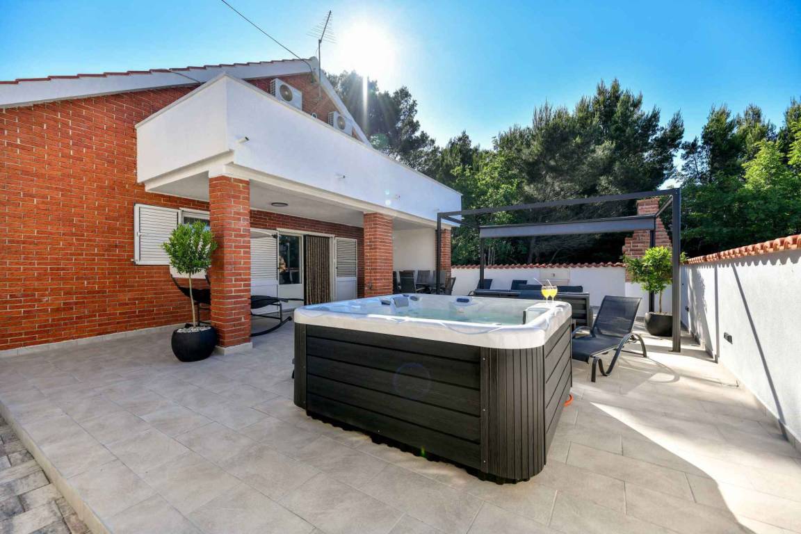 150 M² Villa ∙ 4 Bedrooms ∙ 8 Guests - Galešnjak