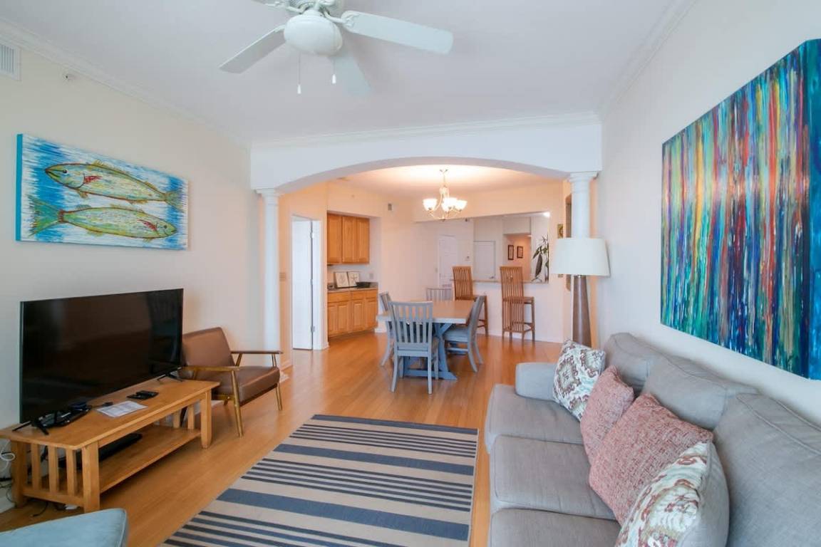 Apartment ∙ 2 Bedrooms ∙ 6 Guests - Gulfport, MS