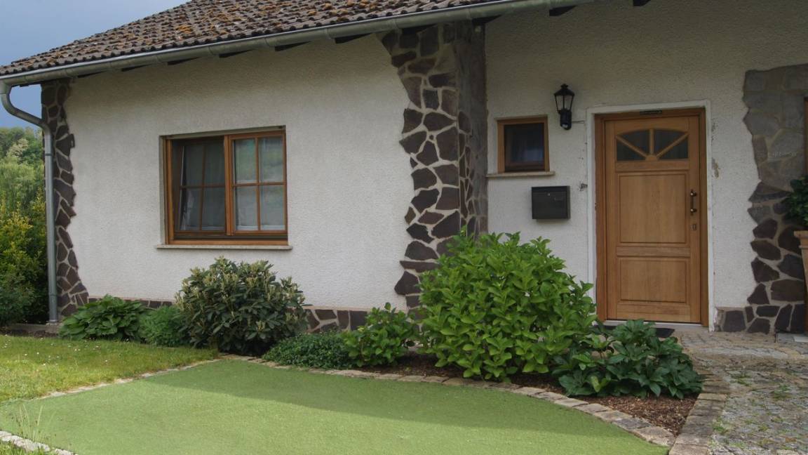 77 M² Ferienwohnung ∙ 2 Schlafzimmer ∙ 4 Gäste - Beckingen