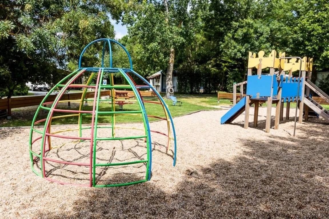 28 M² Camping ∙ 2 Chambres ∙ 4 Personnes - Talmont-sur-Gironde