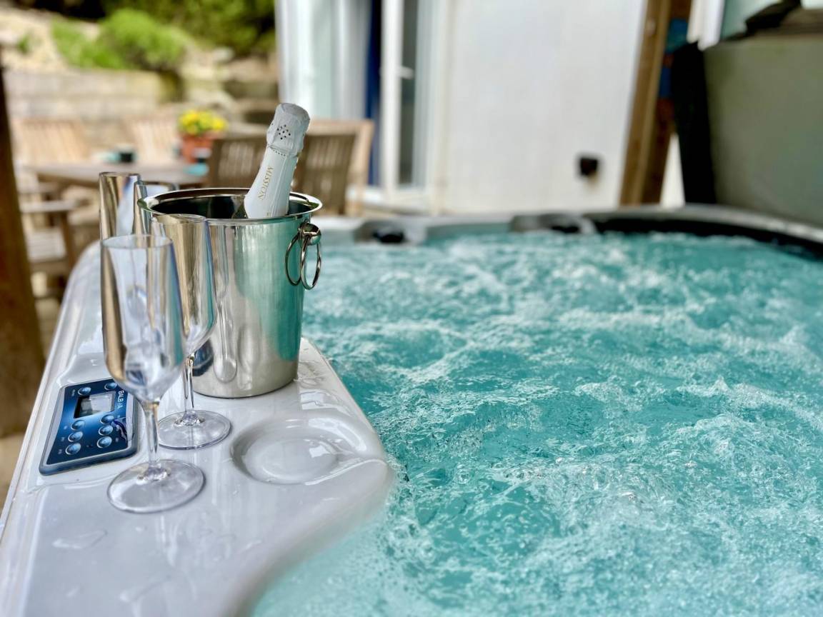 Cottage ∙ 4 Bedrooms ∙ 10 Guests - Appledore