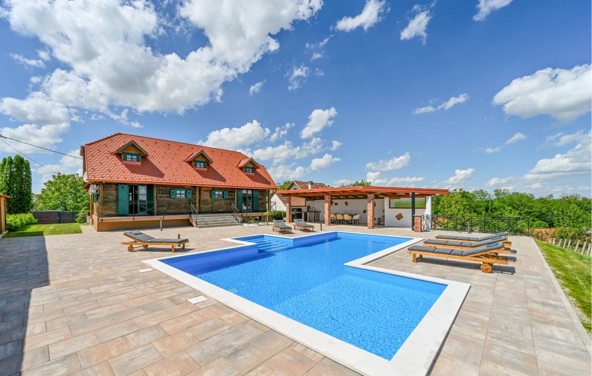 210 M² Ferienhaus ∙ 4 Schlafzimmer ∙ 9 Gäste - Varaždin