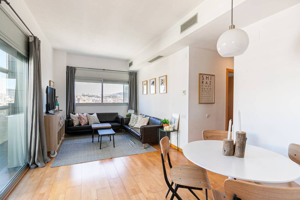93 M² Apartamento ∙ 2 Habitaciones ∙ 2 Huéspedes - L'Hospitalet de Llobregat
