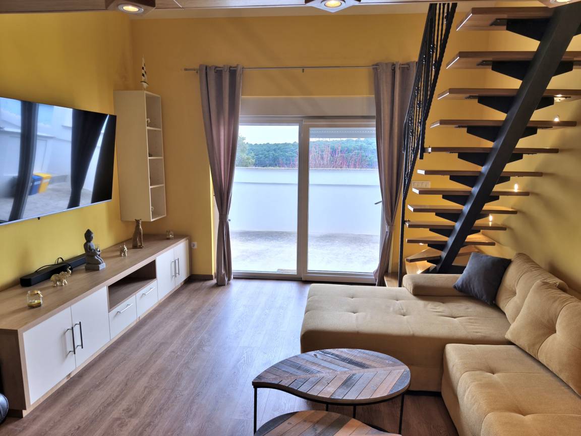 130 M² Apartment ∙ 3 Bedrooms ∙ 6 Guests - Rab
