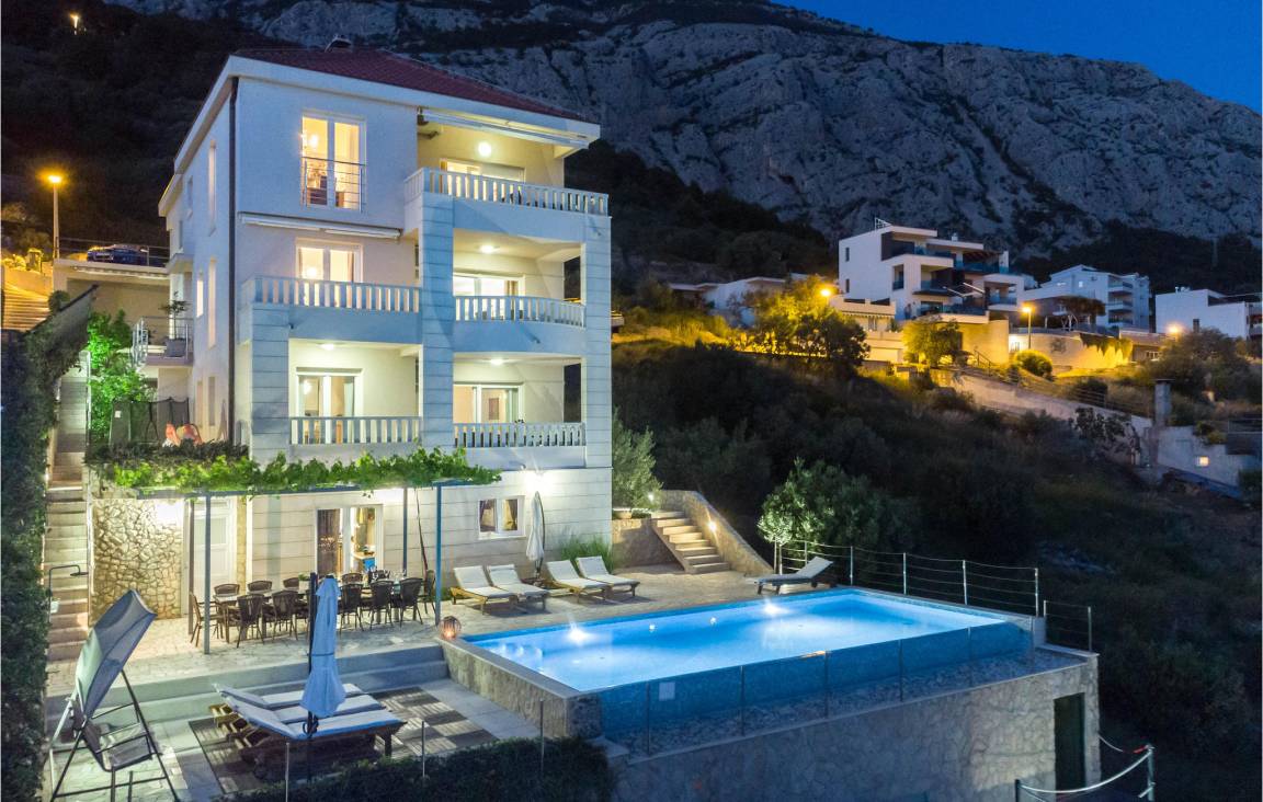 380 M² Maisonnette ∙ 7 Slaapkamers ∙ 14 Gasten - Makarska
