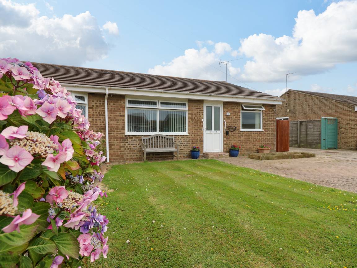 Cottage ∙ 2 Bedrooms ∙ 4 Guests - Selsey