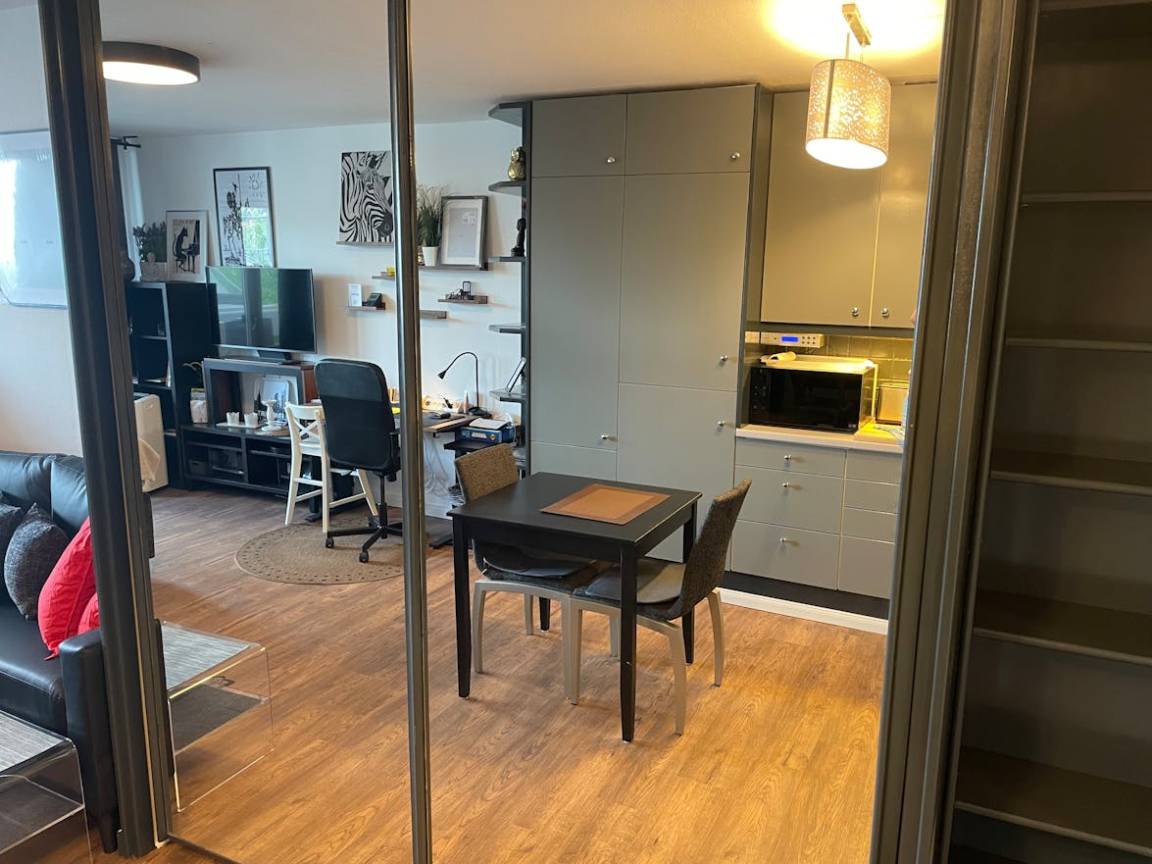 35 M² Huoneisto ∙ 1 Makuuhuone ∙ 1 Vieras - Frankfurt