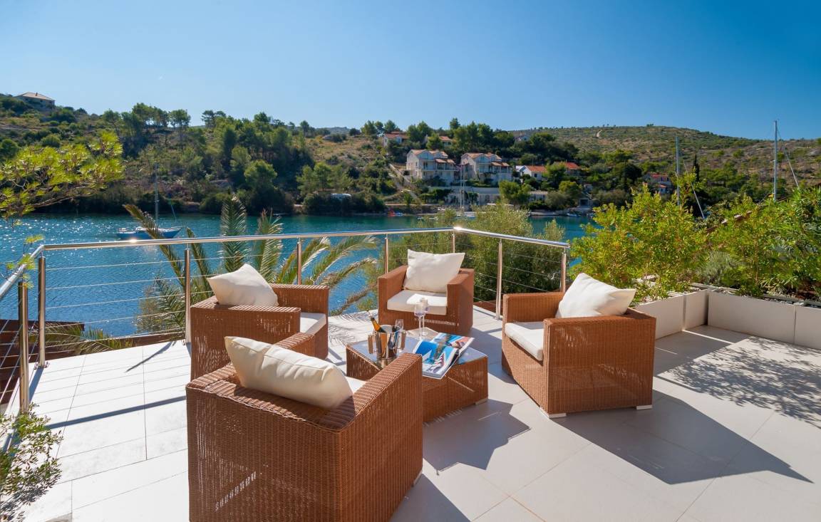 400 M² Villa ∙ 5 Bedrooms ∙ 10 Guests - Sutivan