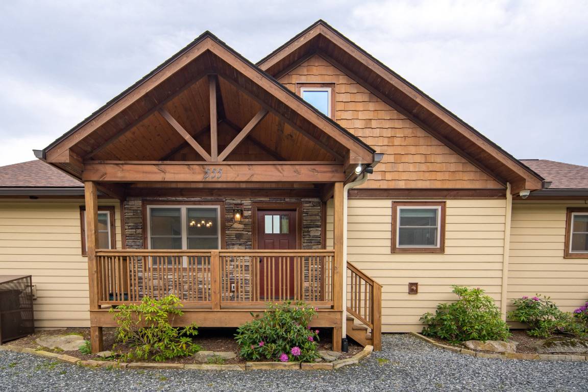 Cabin ∙ 6 Bedrooms ∙ 14 Guests - Blowing Rock, NC